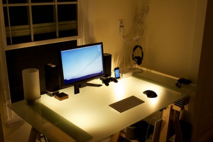 Showcase of Inspiring Mac/Pc Workstations with Brilliant Lighting ...