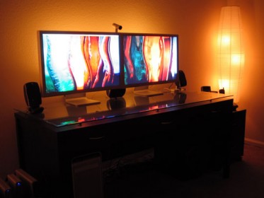 Showcase of Inspiring Mac/Pc Workstations with Brilliant Lighting ...