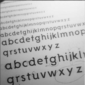 Free Font Of The Day : De La Fuente - Designbeep