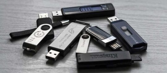 Why Should You Store Your Data in a USB Flash Drive? - Designbeep